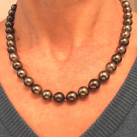 Iridesse Tahitian Pearls